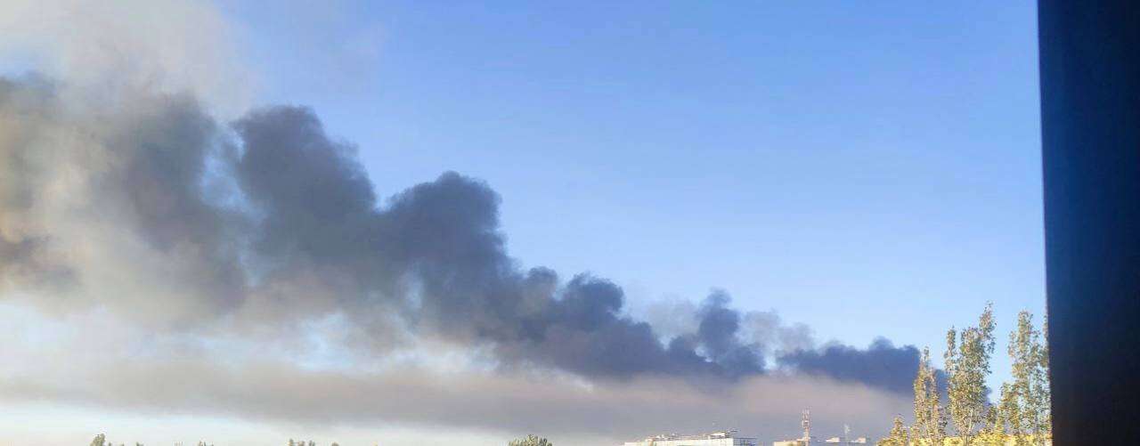Над городом поднялся густой черный дым. В Днепре прозвучали взрывы ...