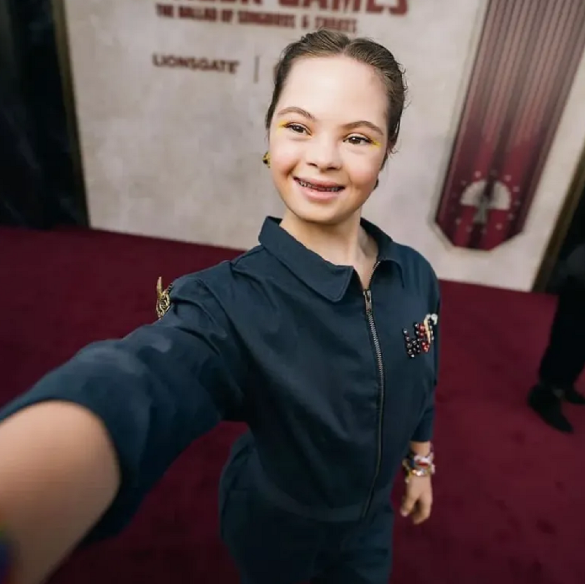 Від неї відмовились батьки: дівчинка з Дніпра підкорила Голлівуд та стала обличчям Барбі ...